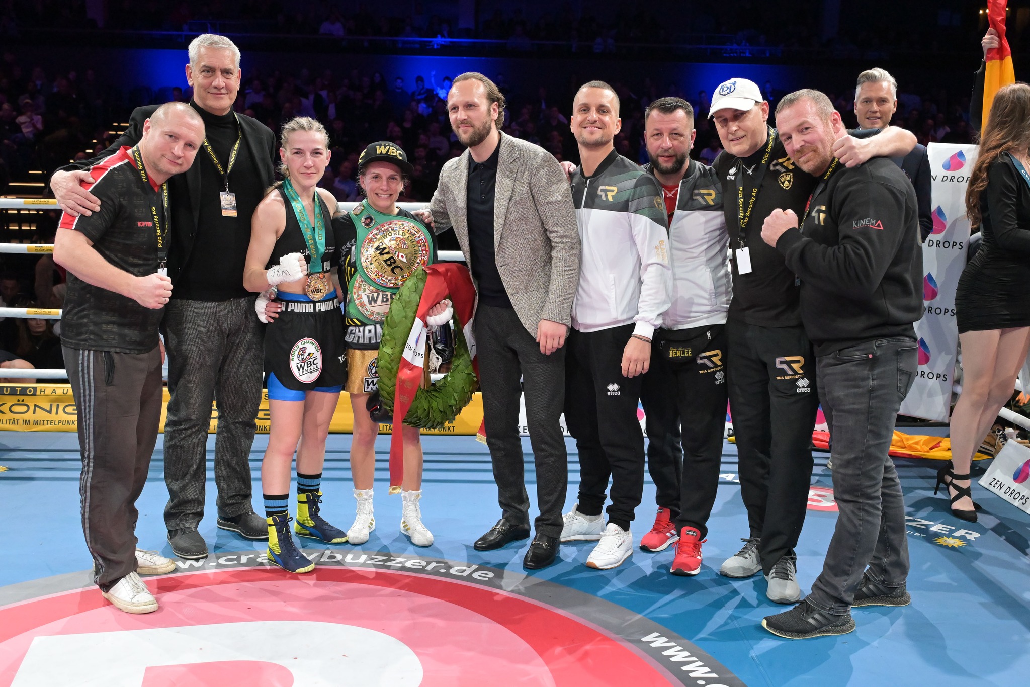 Die neue Weltmeisterin im Atomgewicht | Tiny Tina Boxing